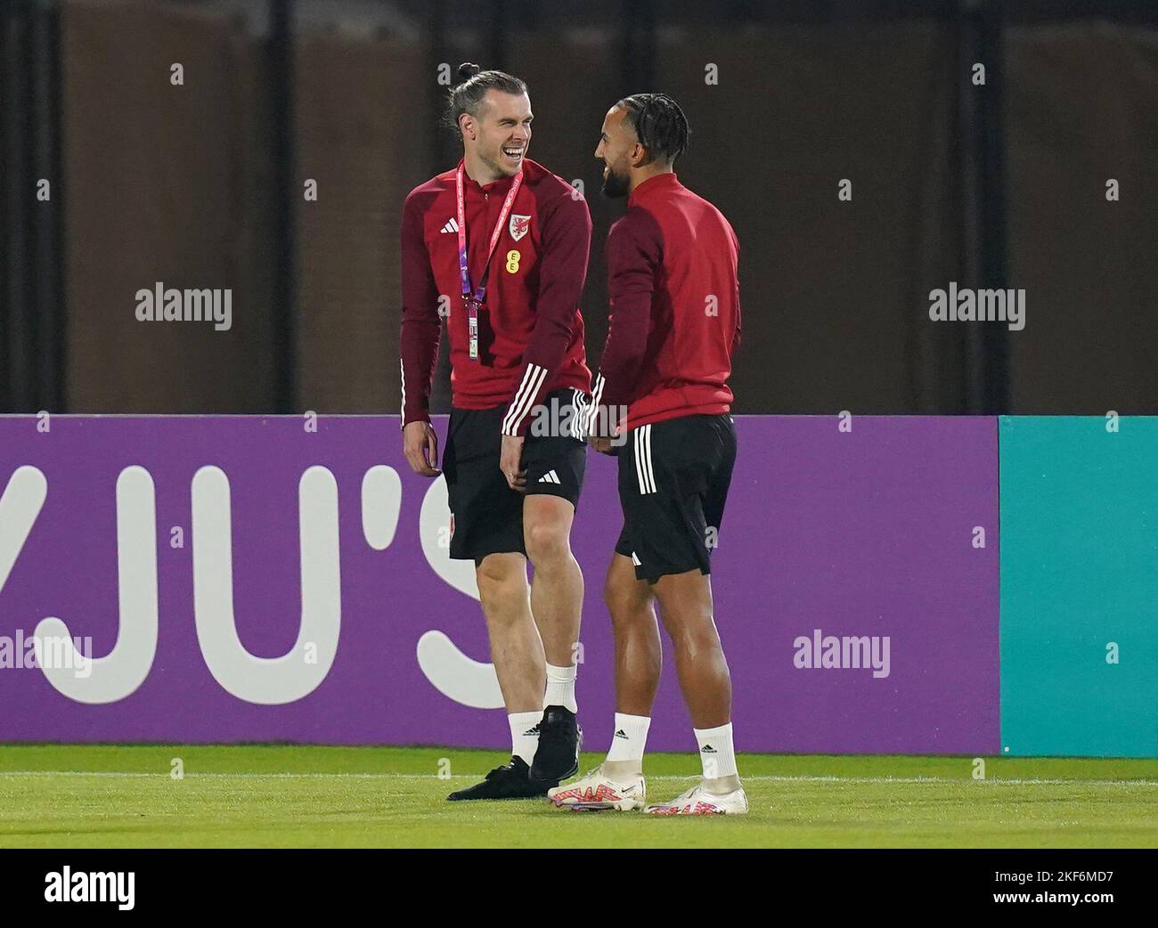 Wales' Gareth Bale (left) and Sorba Thomas during a Community ...