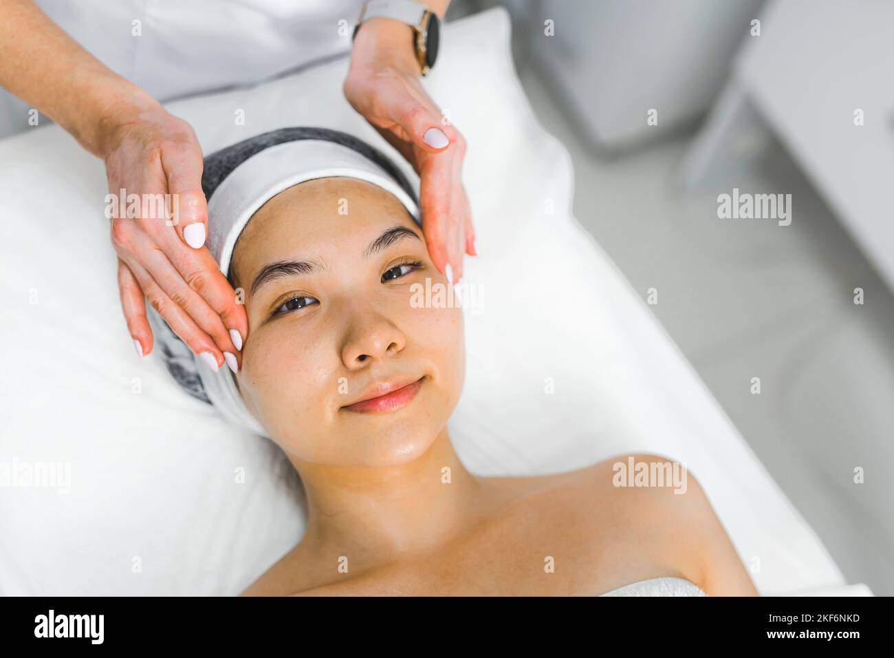 Japanese masseuse hi-res stock photography and images - Alamy