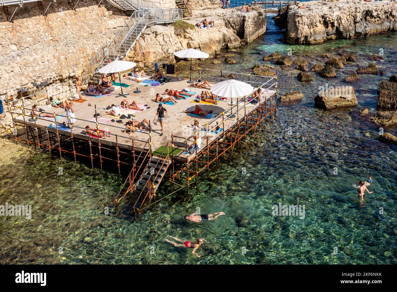 Sunbathing on deck hi-res stock photography and images - Alamy