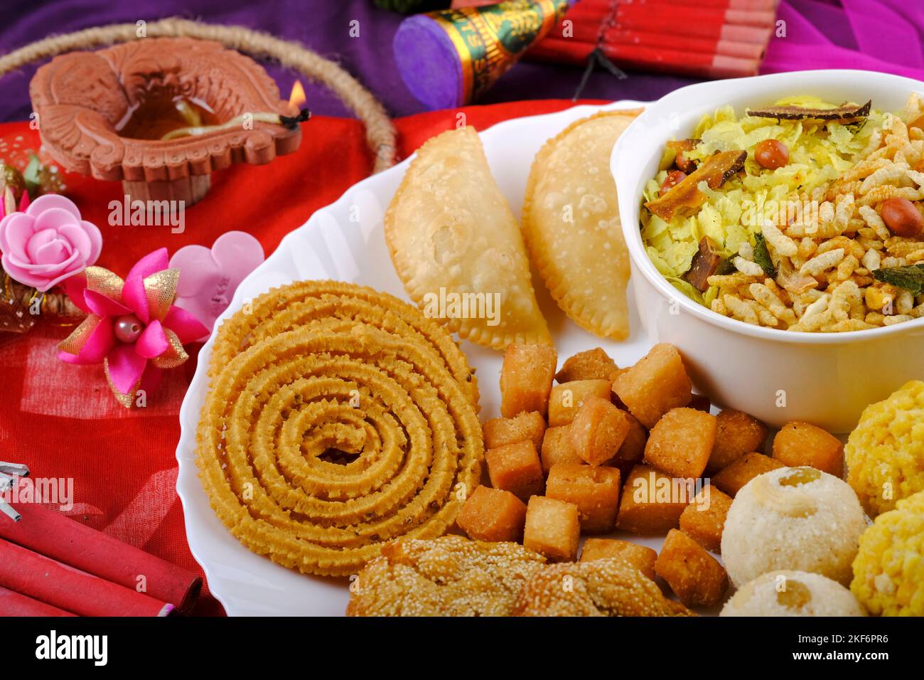 Diwali snacks Diwali faral, Diwali Special sweet and salty snacks ...