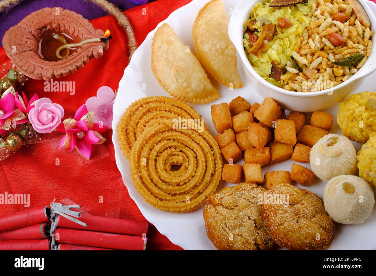 Diwali snacks Diwali faral, Diwali Special sweet and salty snacks ...