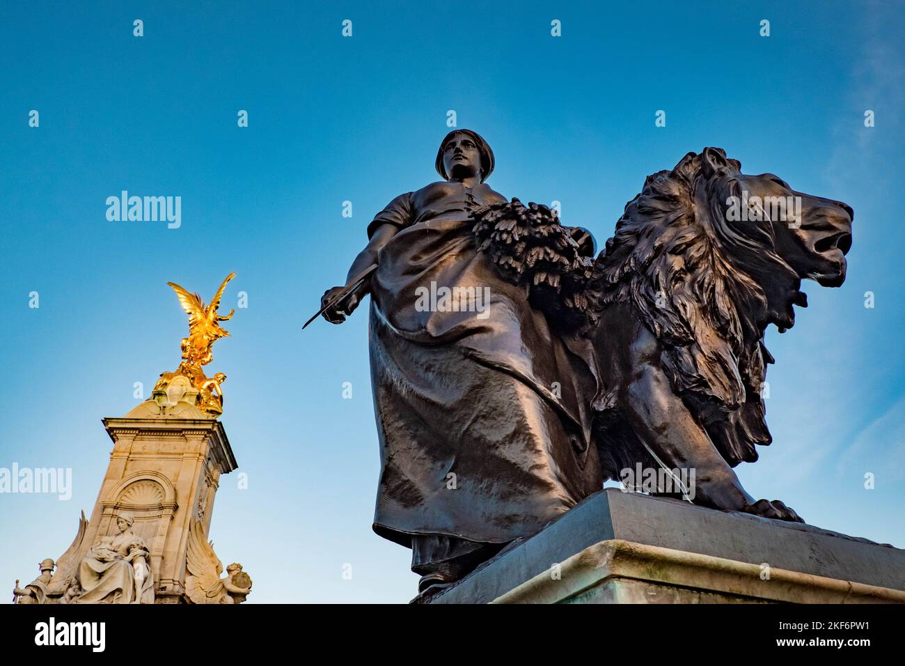 Queen Victoria Memorial in front of Buckingham Palace, London, England ...