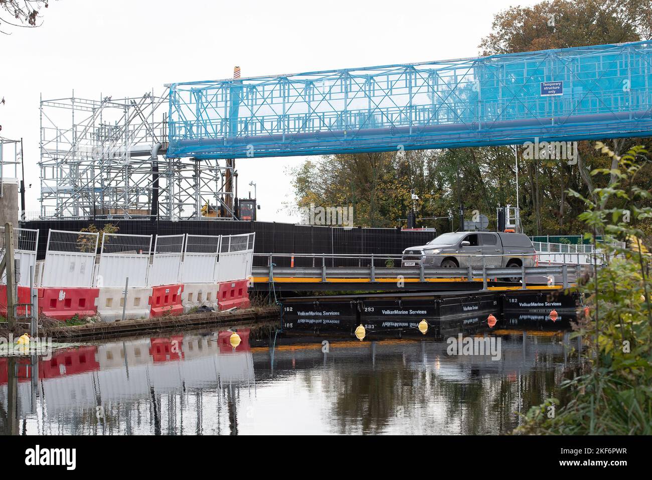Harefield, UK. 16th November, 2022. A pipeline above the Grand Union Canal that is allegedly ...