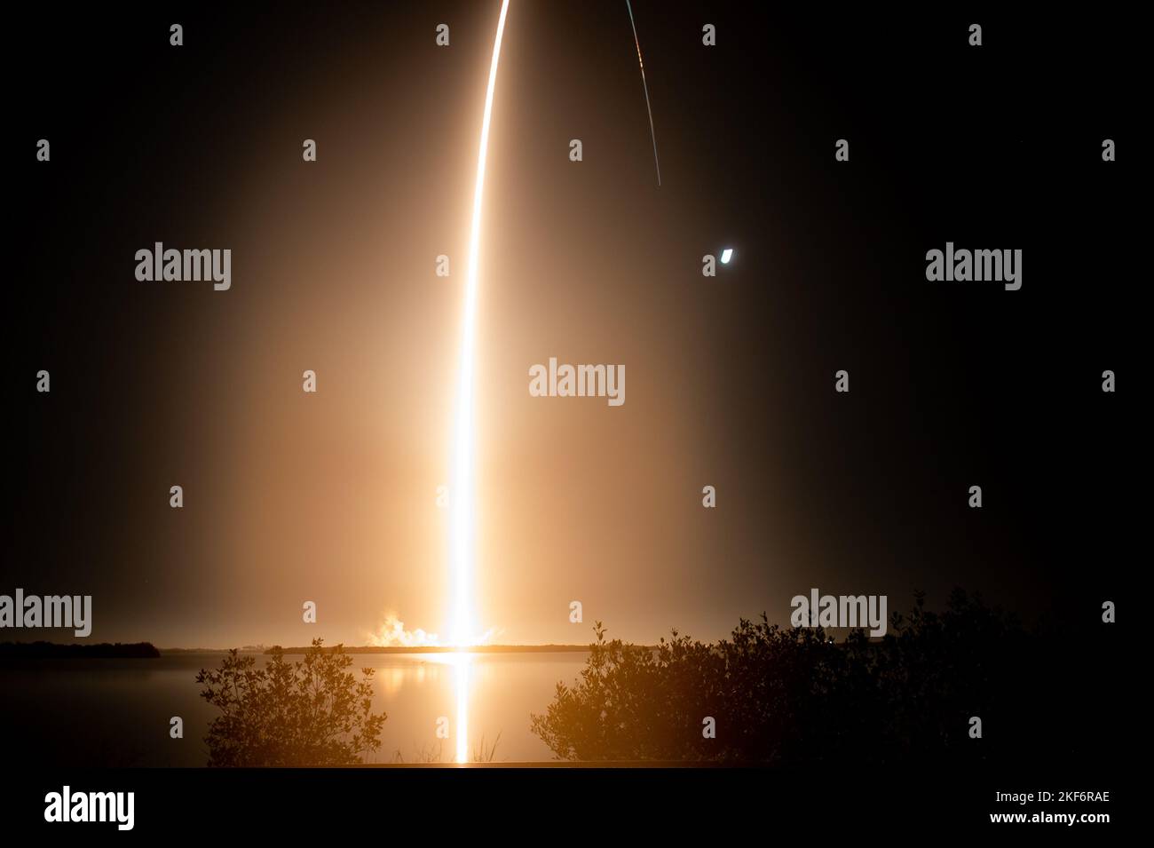 Florida, US, 16/11/2022, NASA's Space Launch System rocket carrying the ...