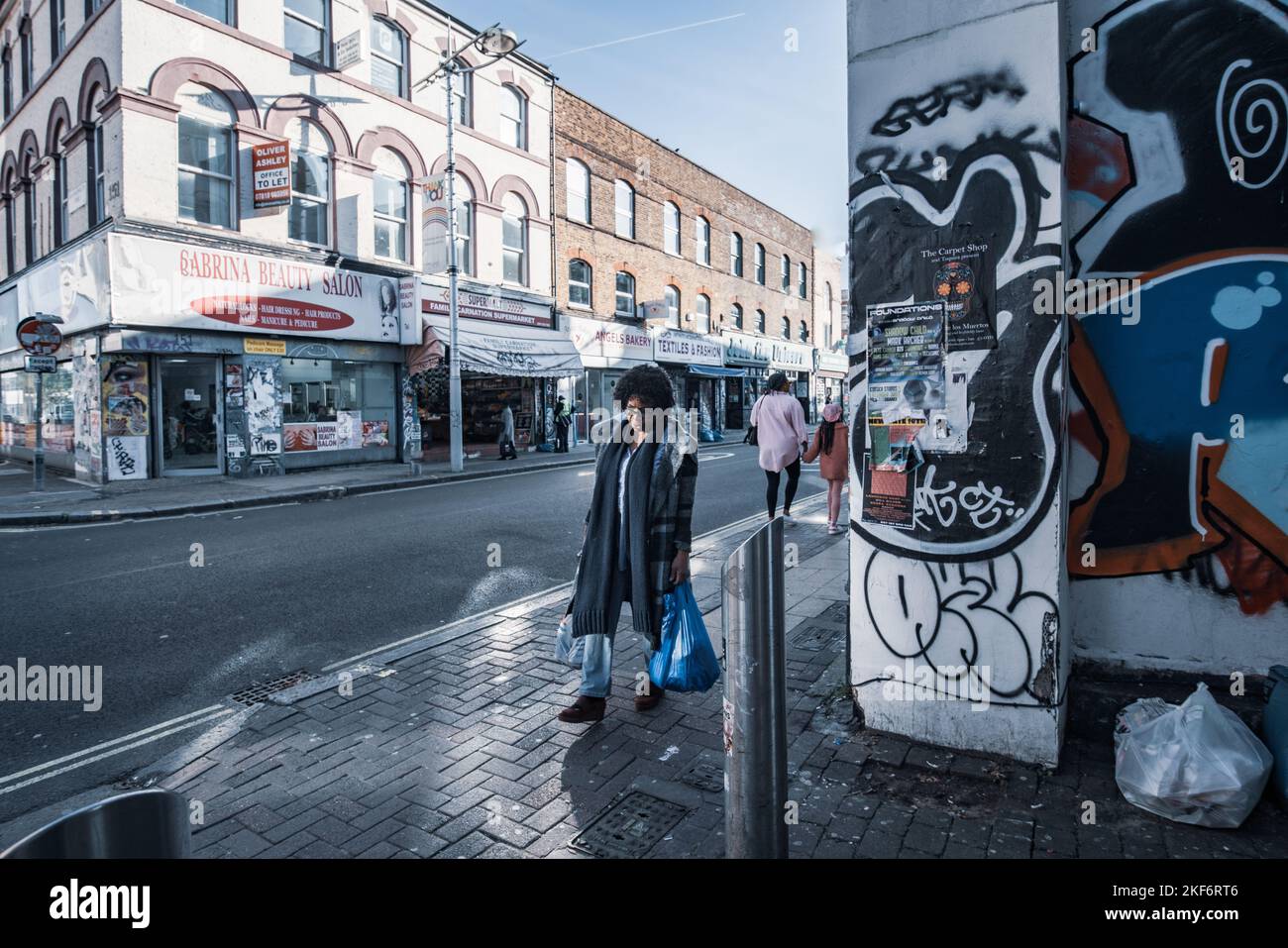 London cultures different people hi-res stock photography and images ...
