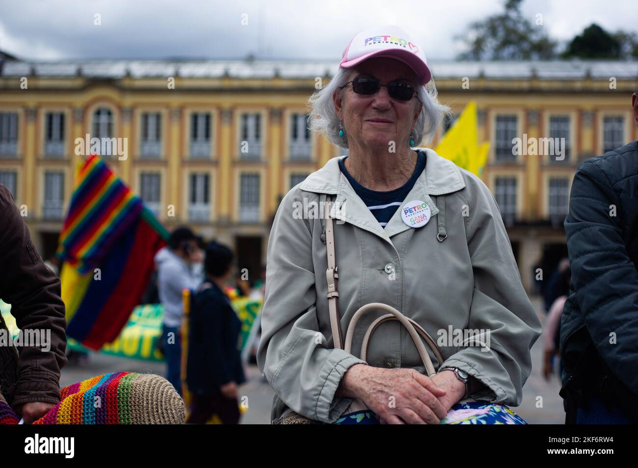 Pro-Government supporters parade for the first 100 days of Gustavo ...