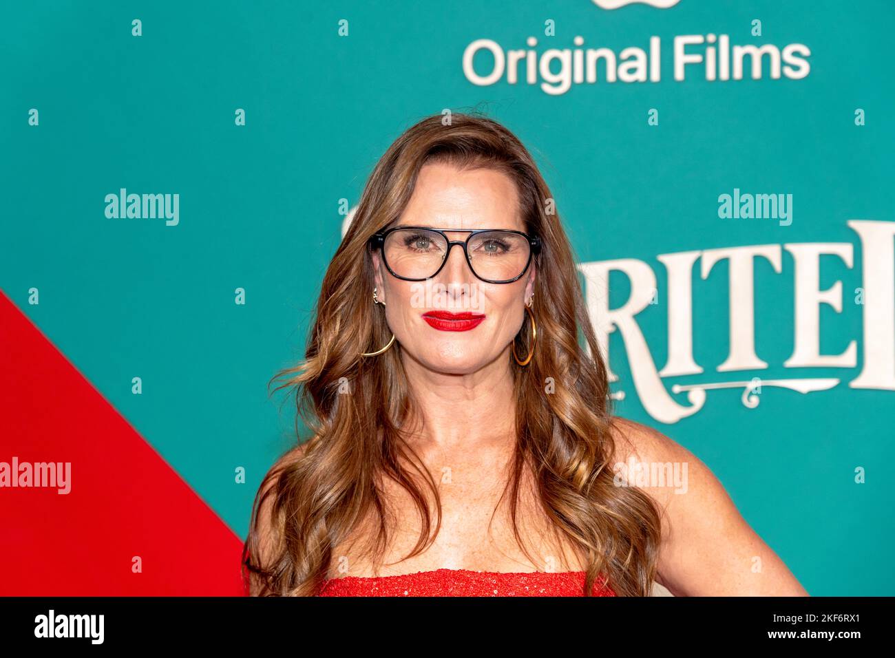 Brooke Shields attends premiere by Apple Original Films "Spirited" at ...