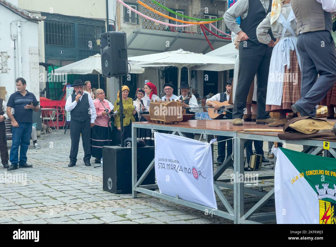 Portuguese people dancing on a stage with traditional costumes in the ...