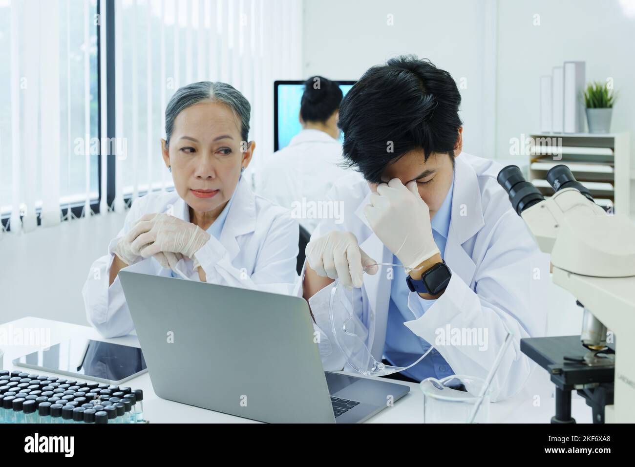 medical research laboratories, scientists Failed research concept Stock Photo - Alamy