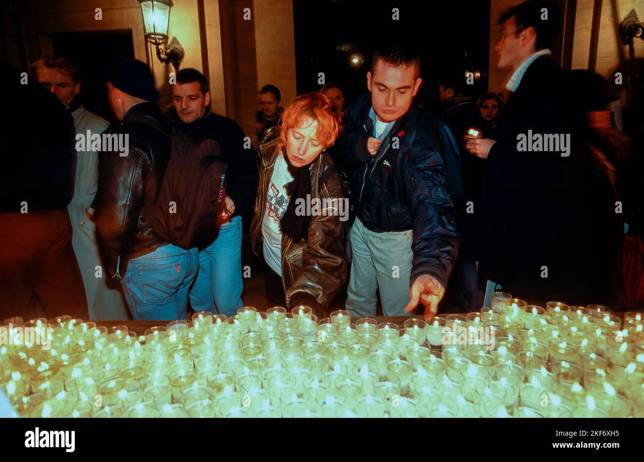 Aids crisis 1990s hi-res stock photography and images - Alamy