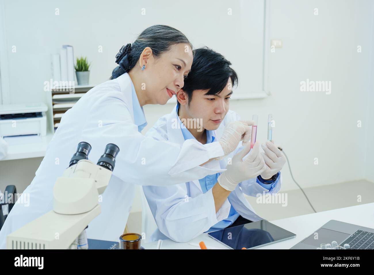 medical research laboratories, scientists Failed research concept Stock Photo - Alamy