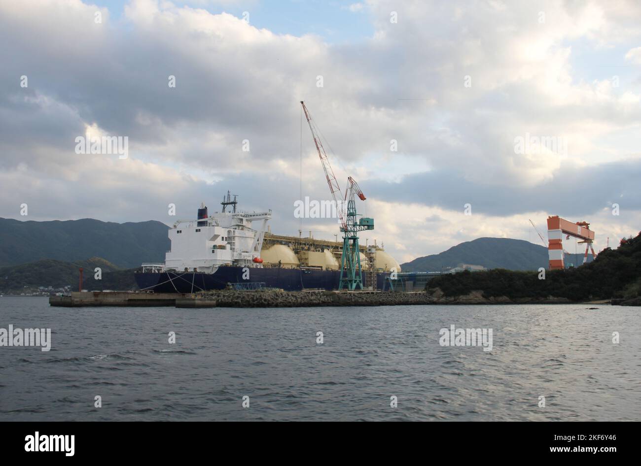 The Mitsubishi Heavy Industries shipyard facility in Nagasaki Bay Stock ...