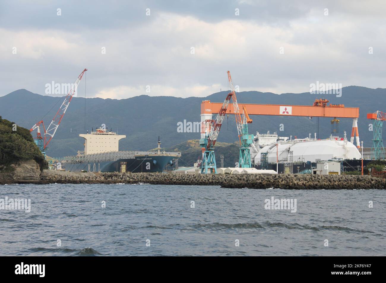 The Mitsubishi Heavy Industries shipyard facility in Nagasaki Bay Stock ...