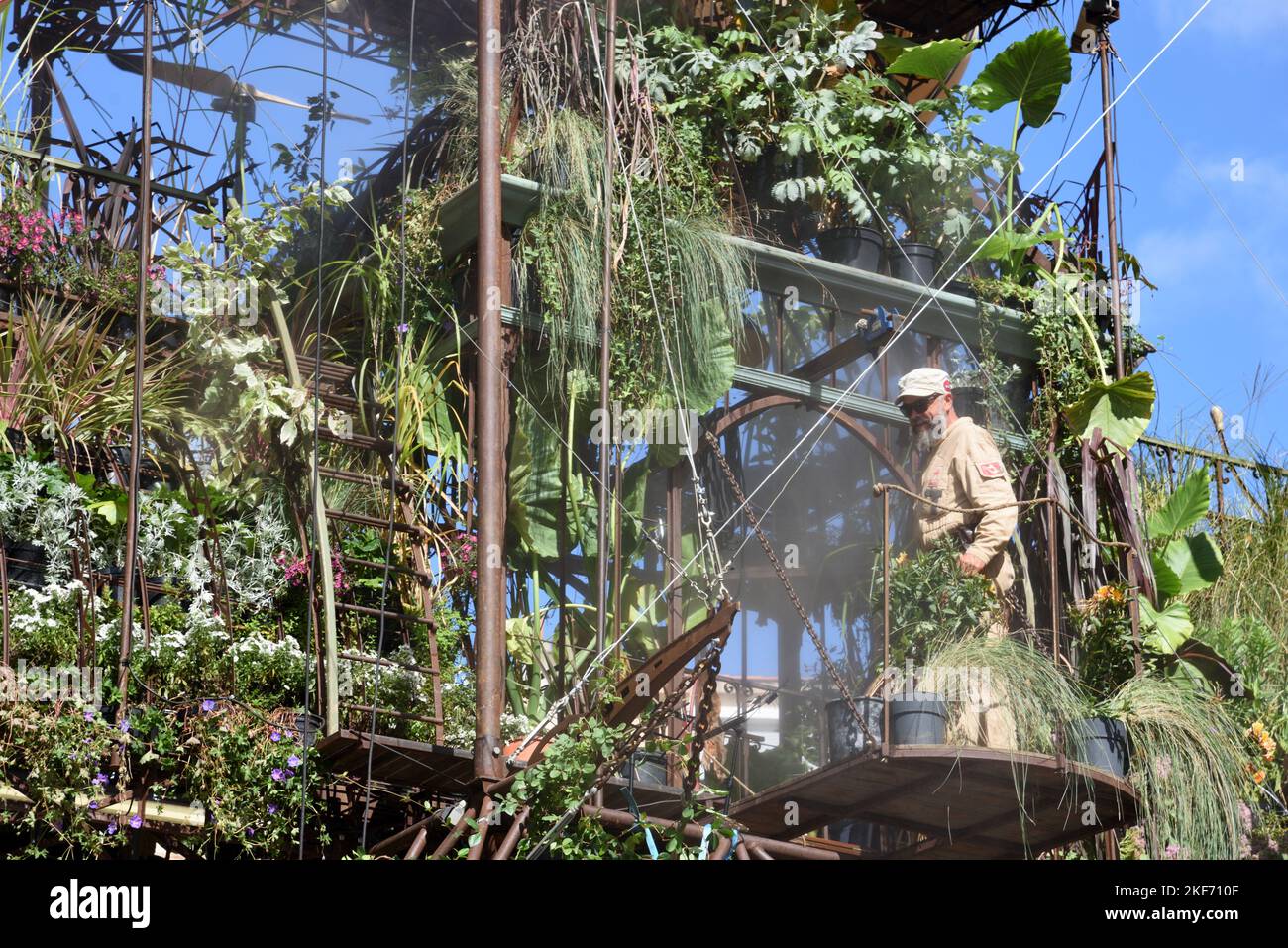 Futuristic Flying Machine or Contraption 'Aéroflorale' Built by Street ...