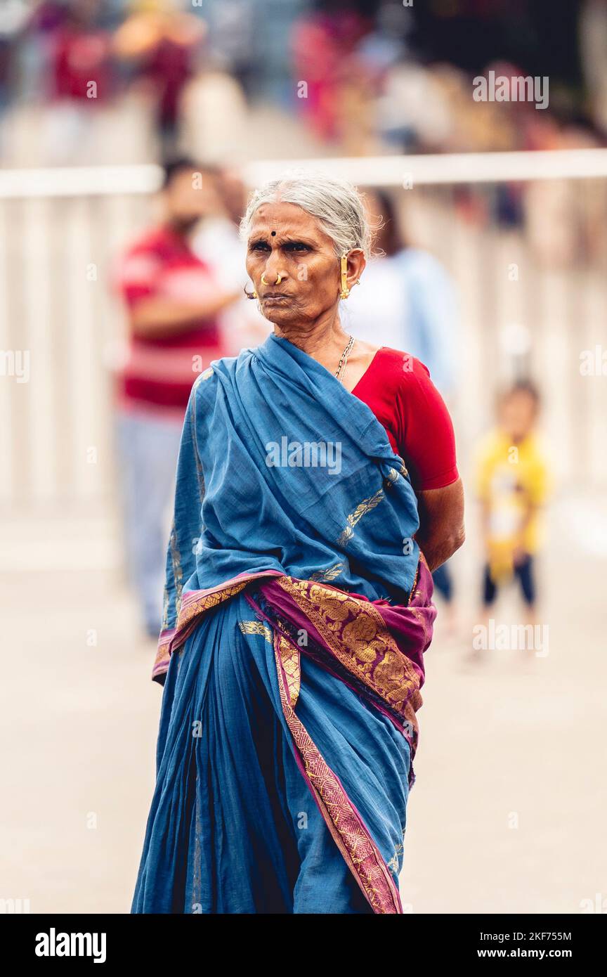 Red dot forehead female india hi-res stock photography and images - Alamy