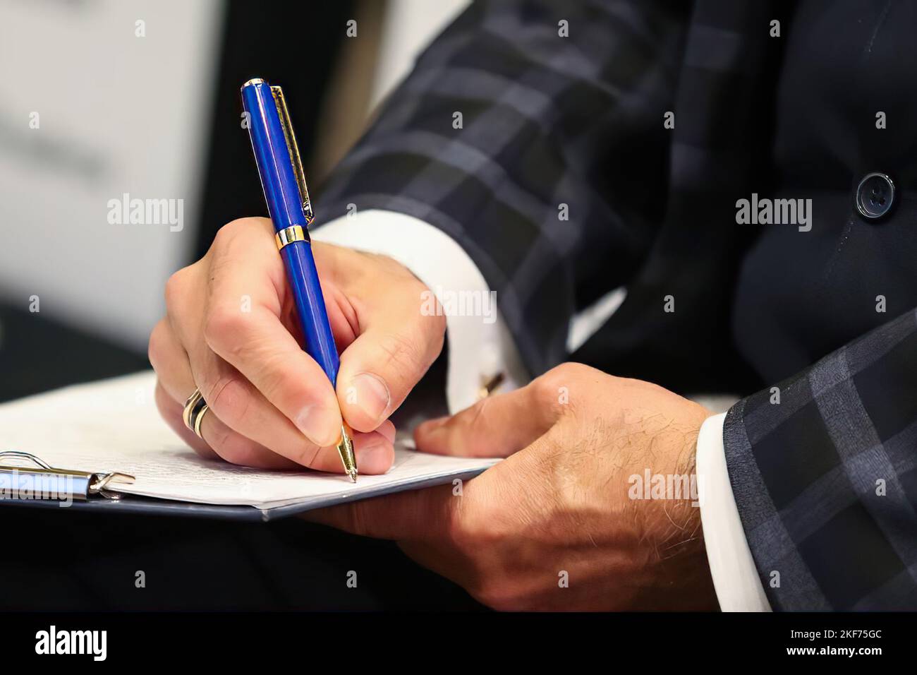 Mans hand signing document hi-res stock photography and images - Alamy