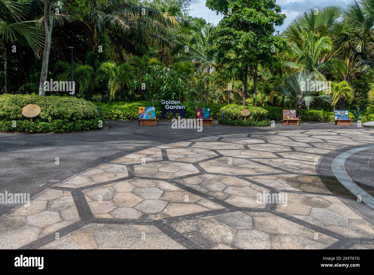 Night Safari Singapore is the world's first nocturnal zoo, houses over ...