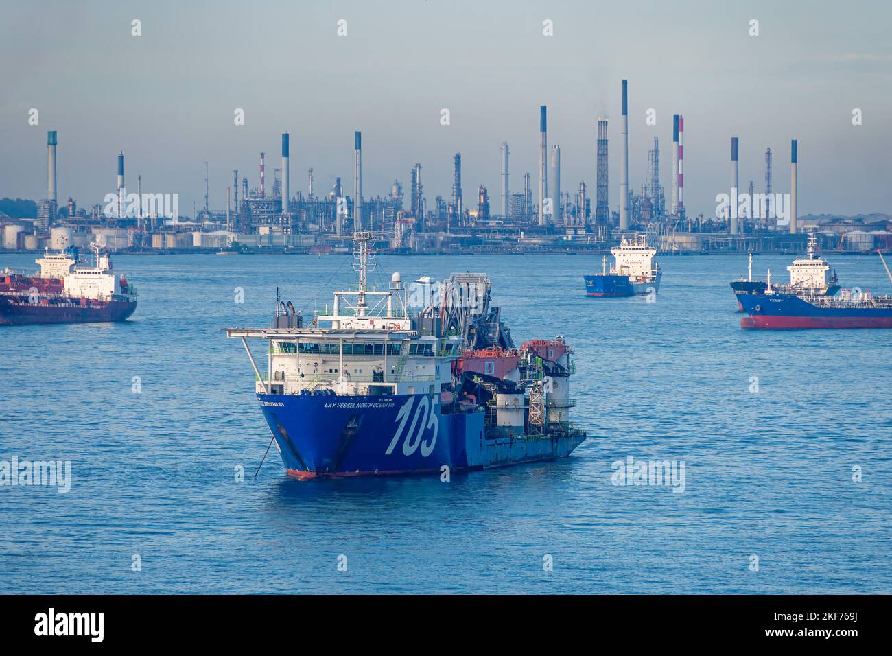 Seafarer Ship Port Sentosa. Tanker Ships in Singapore Strait Stock ...
