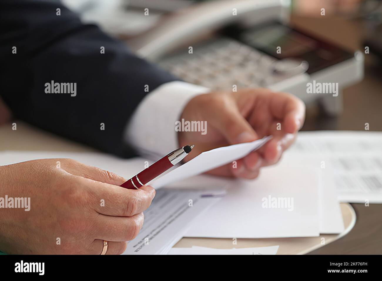 Mans hand signing document hi-res stock photography and images - Alamy