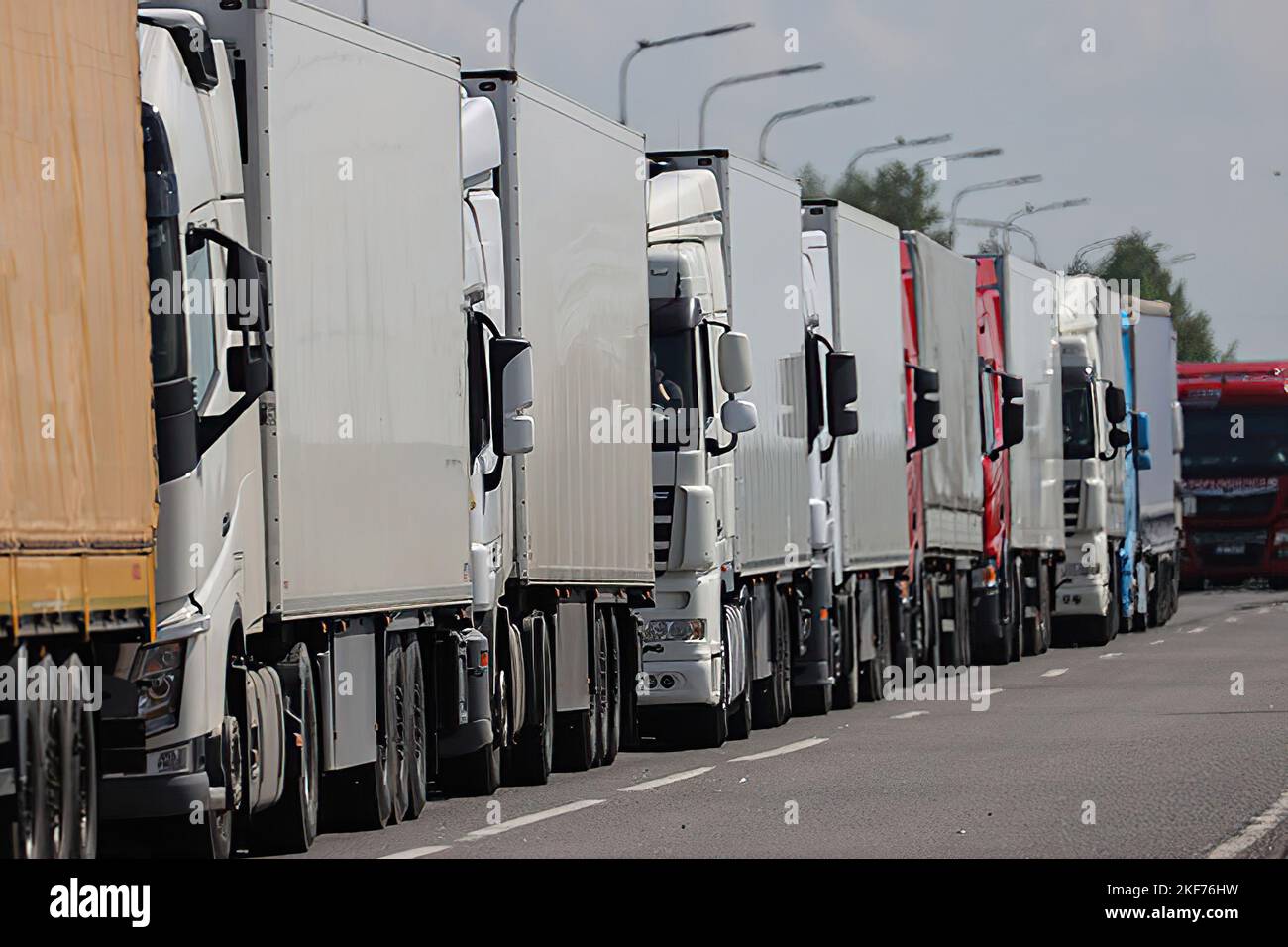 Trucks highway state line hi-res stock photography and images - Alamy
