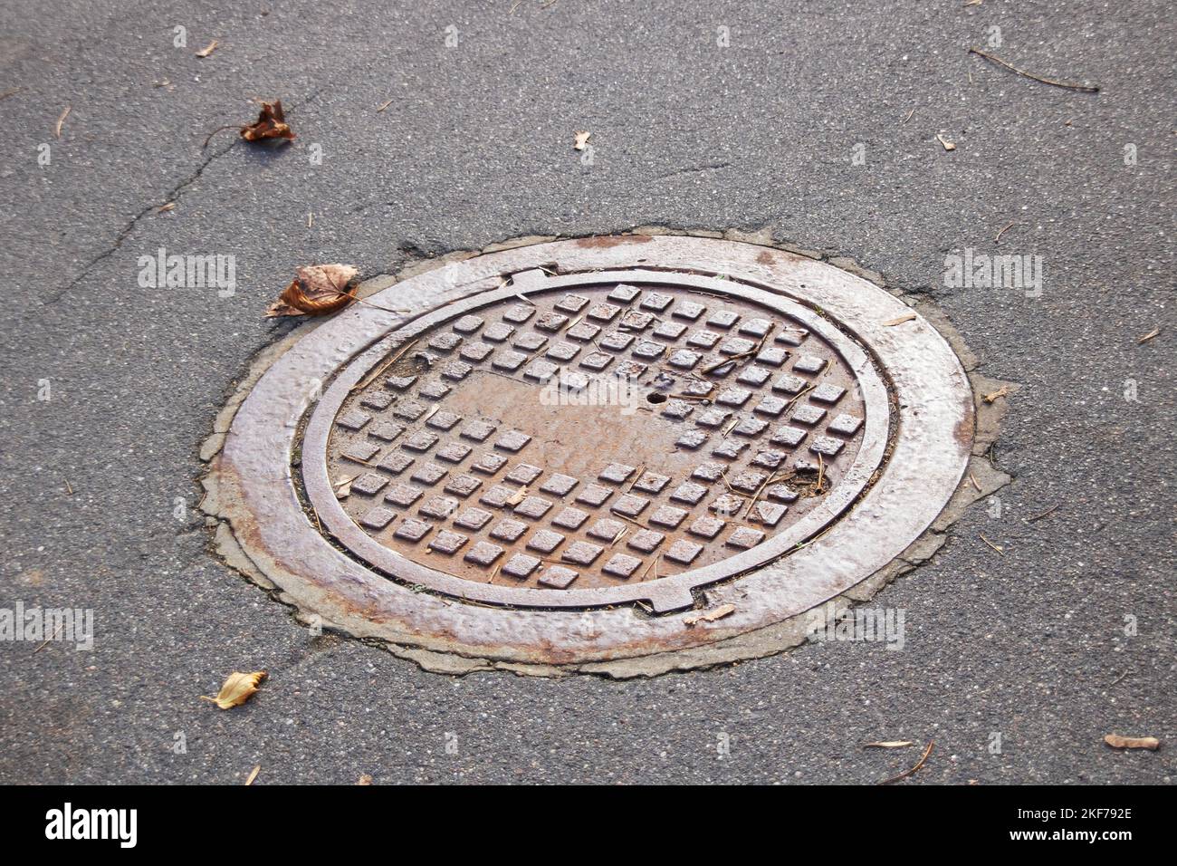 Close up round manhole hi-res stock photography and images - Alamy