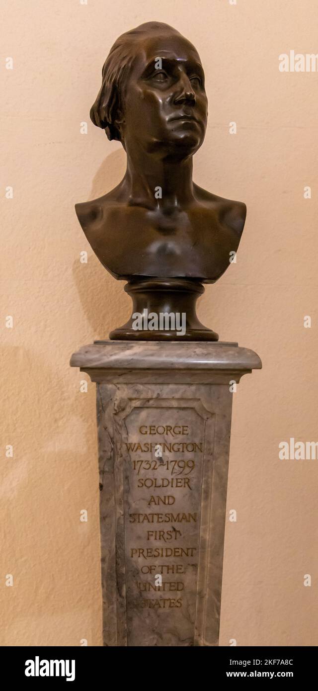 A vertical shot of George Washington statue in the crypt of St Paul's ...