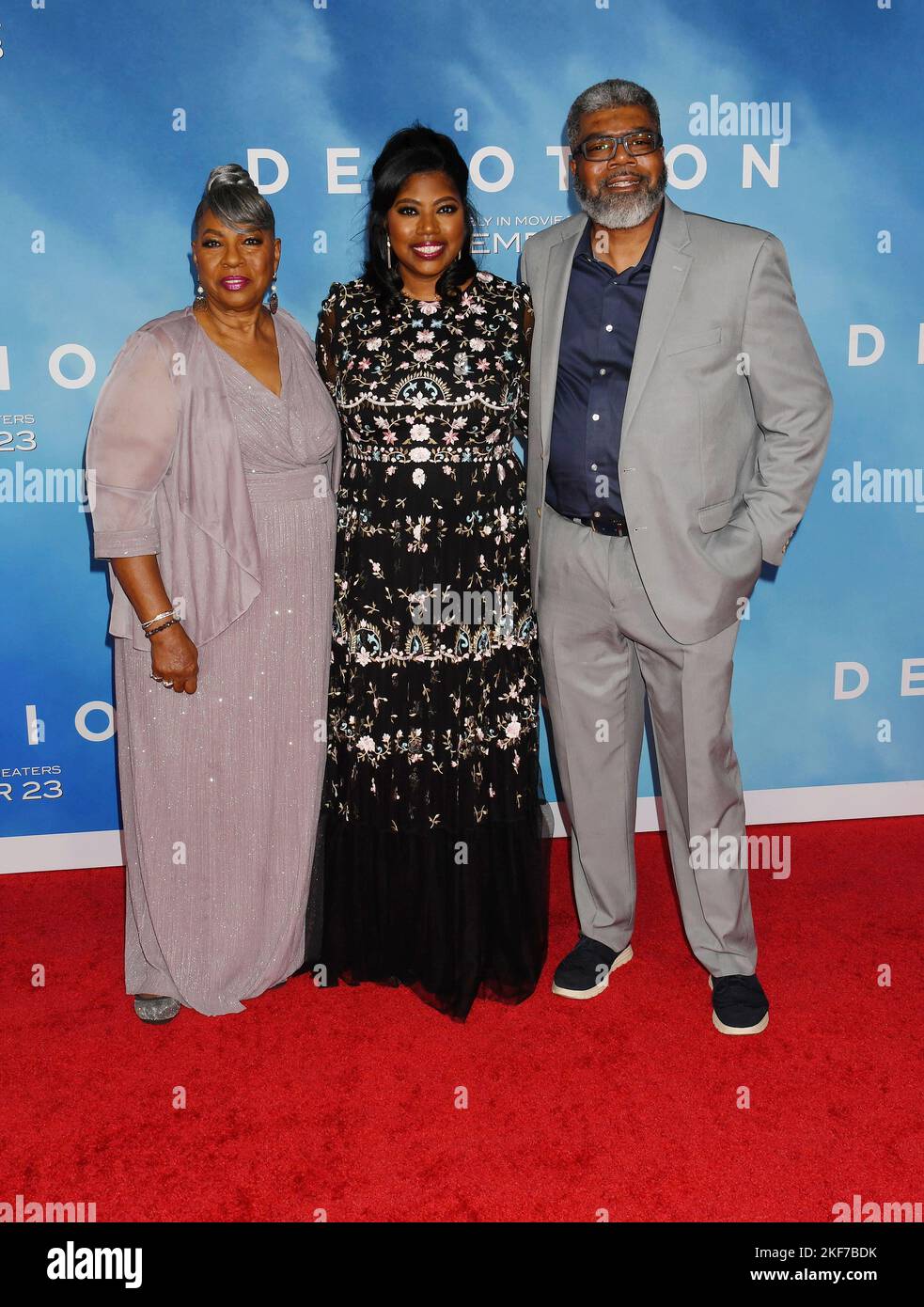 LOS ANGELES, CALIFORNIA - NOVEMBER 15: (L-R) Pamela Knight, Jessica ...