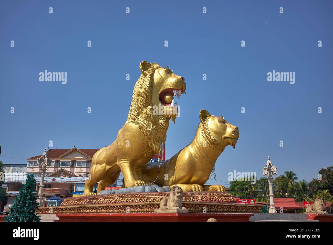 Sihanoukville lions hi-res stock photography and images - Alamy