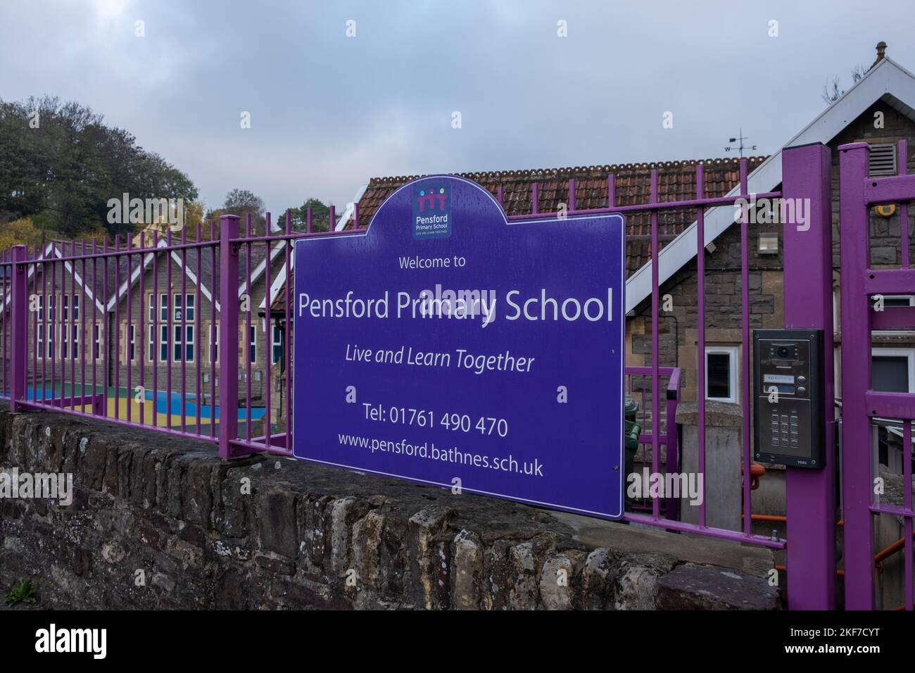 Uk primary school building entrance hi-res stock photography and images ...