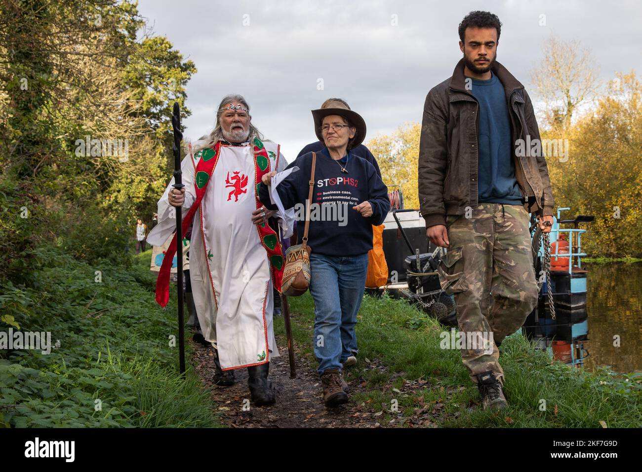 London, UK. 16 November, 2022. Druid leader King Arthur Pendragon (l ...