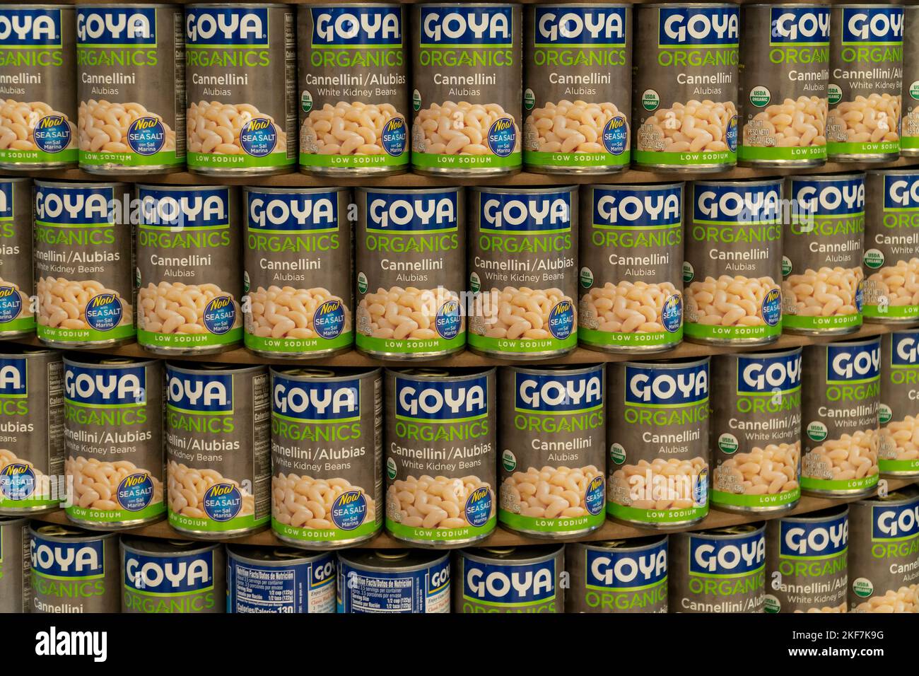 Goya brand canned food beans hi-res stock photography and images - Alamy