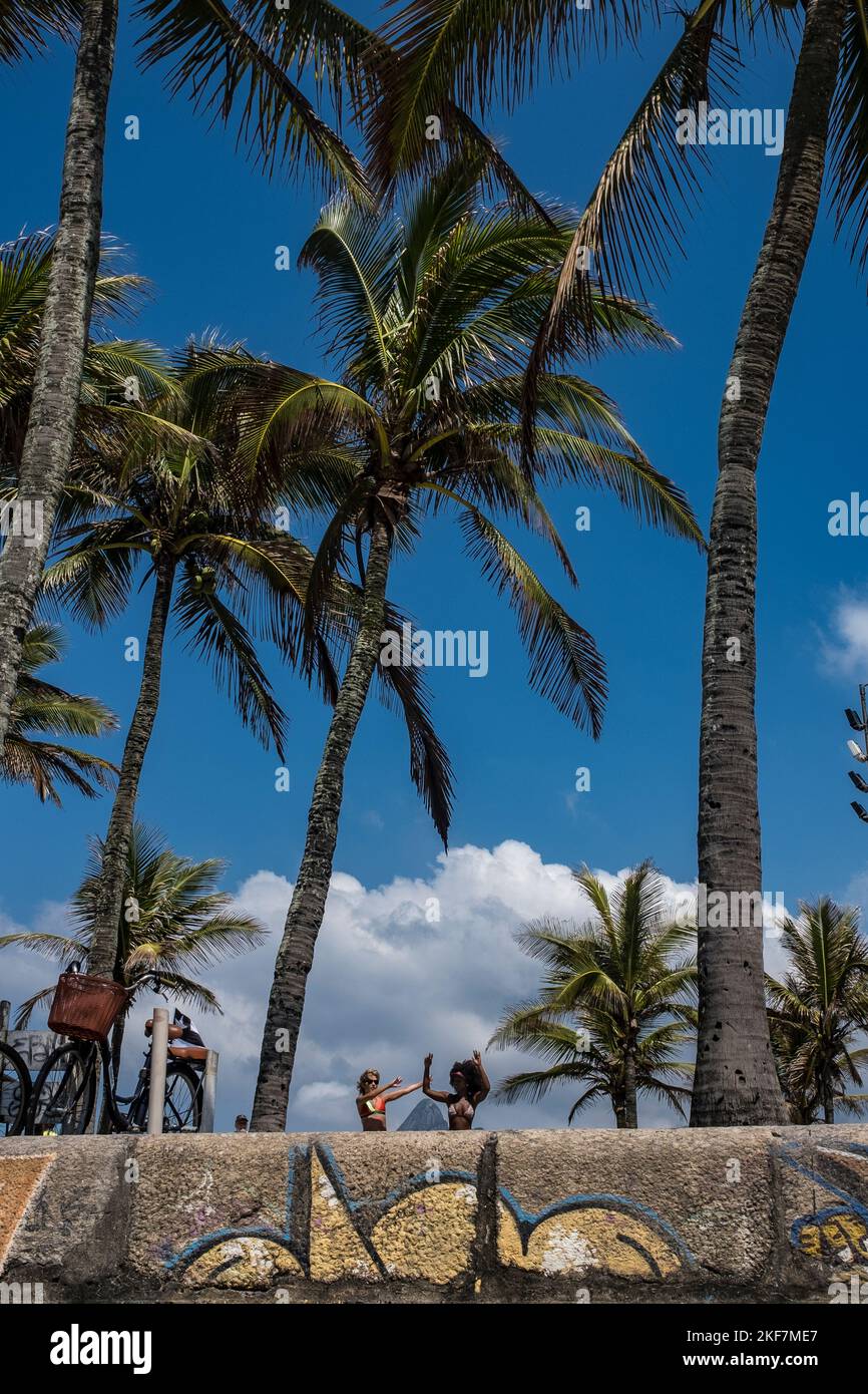 Beach culture, outdoor personal dance class, young women rehearse dance ...