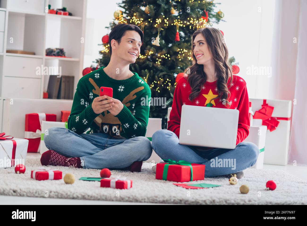 Gadgets delivery hi-res stock photography and images - Alamy