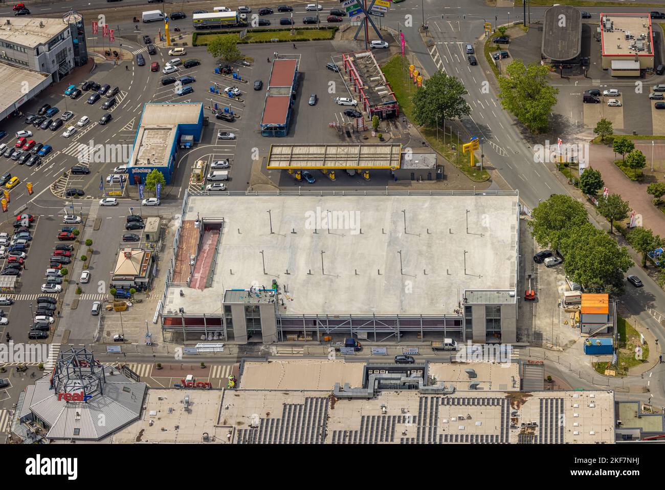 Construction site and new building parking garage hannibal center hi-res stock photography and ...