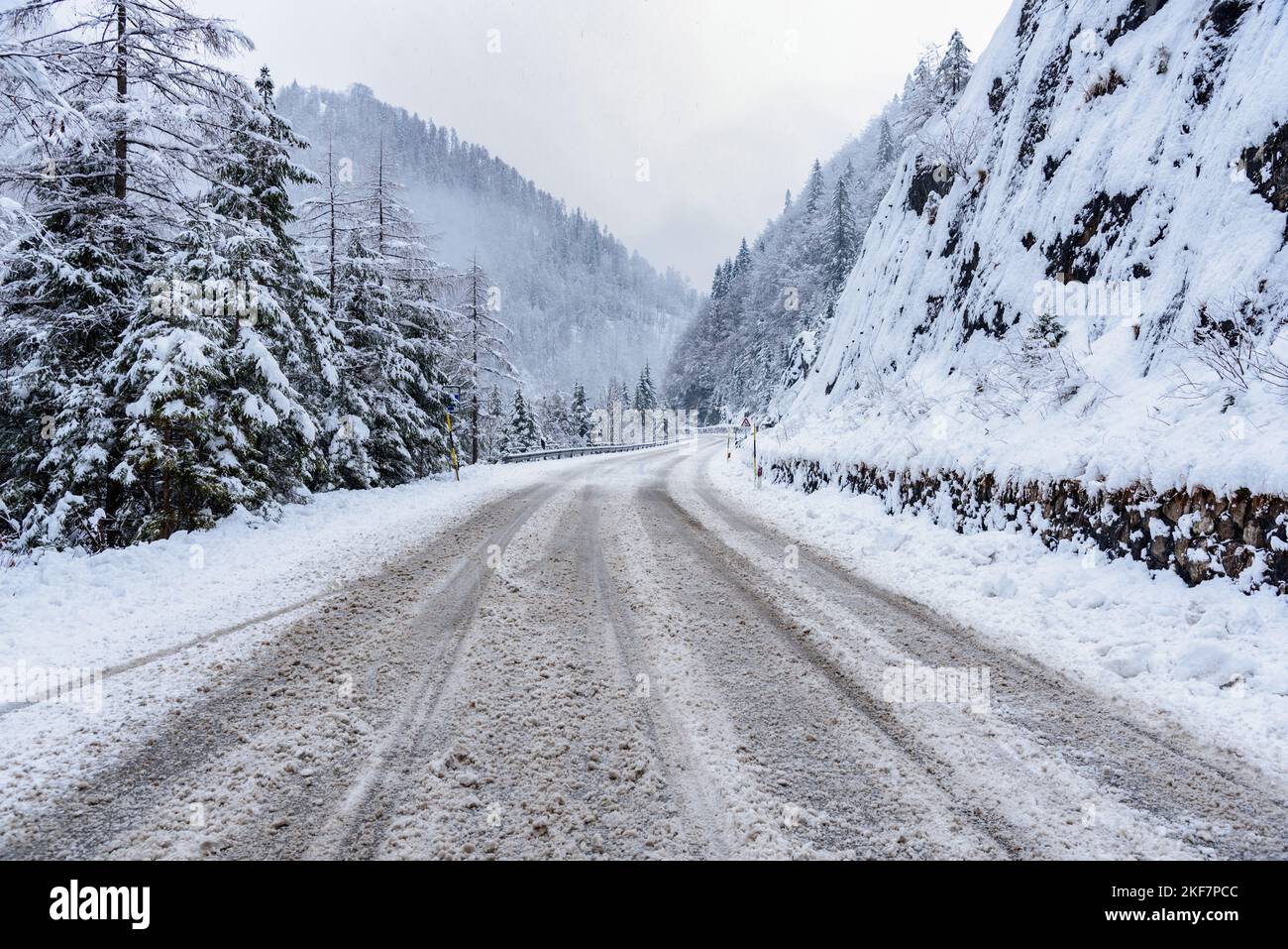 Heavy snowfall in mountains hi-res stock photography and images - Alamy