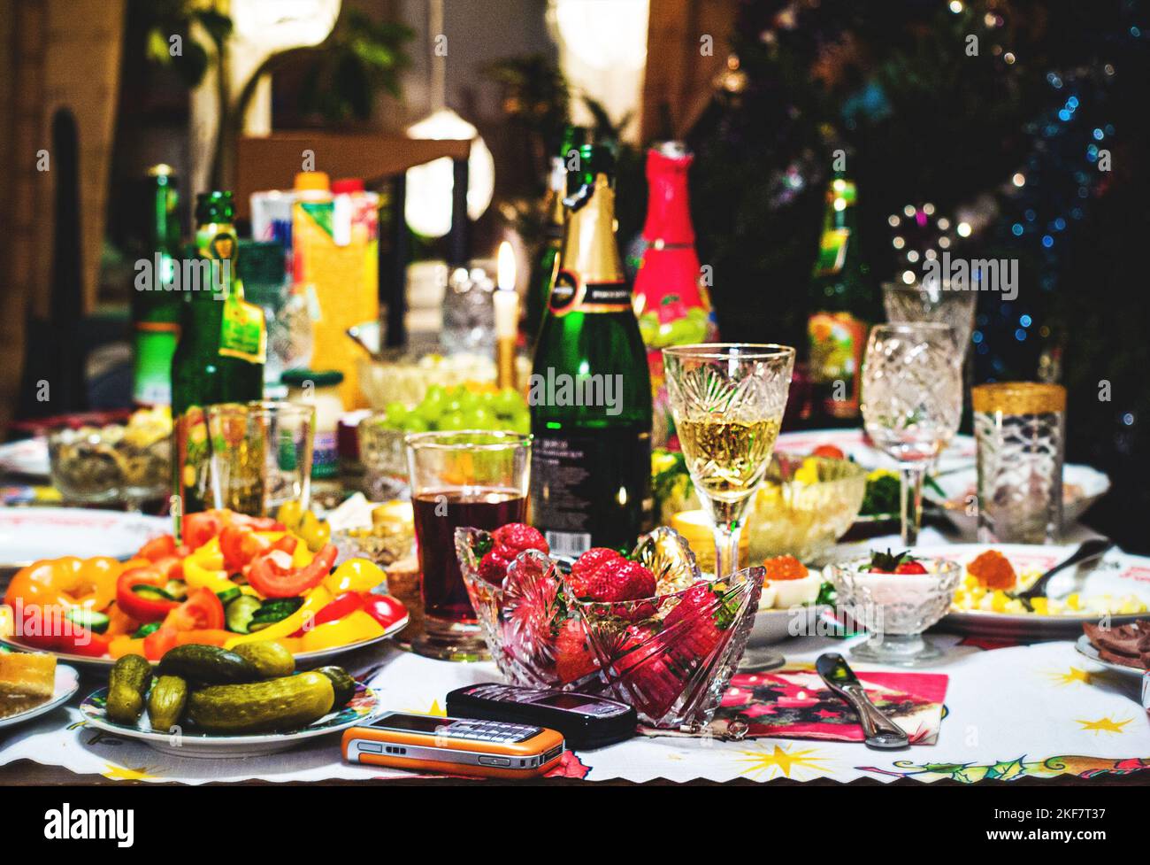 2000 new year glasses hi-res stock photography and images - Alamy