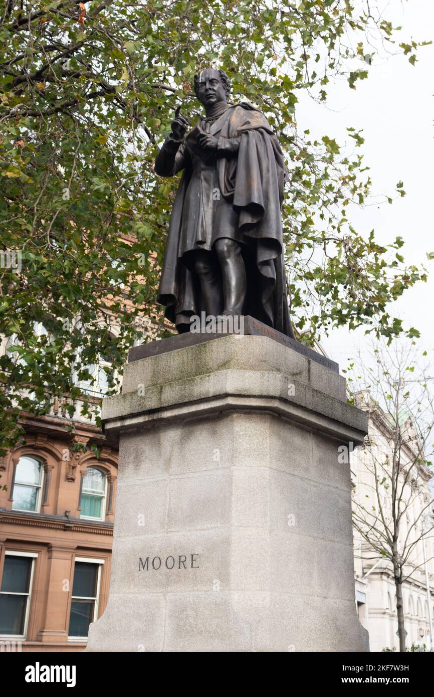 Thomas Moore Statue, College Street, Dublin Stock Photo - Alamy