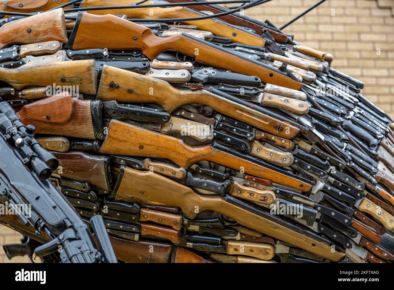 Manchester bee monument hi-res stock photography and images - Alamy