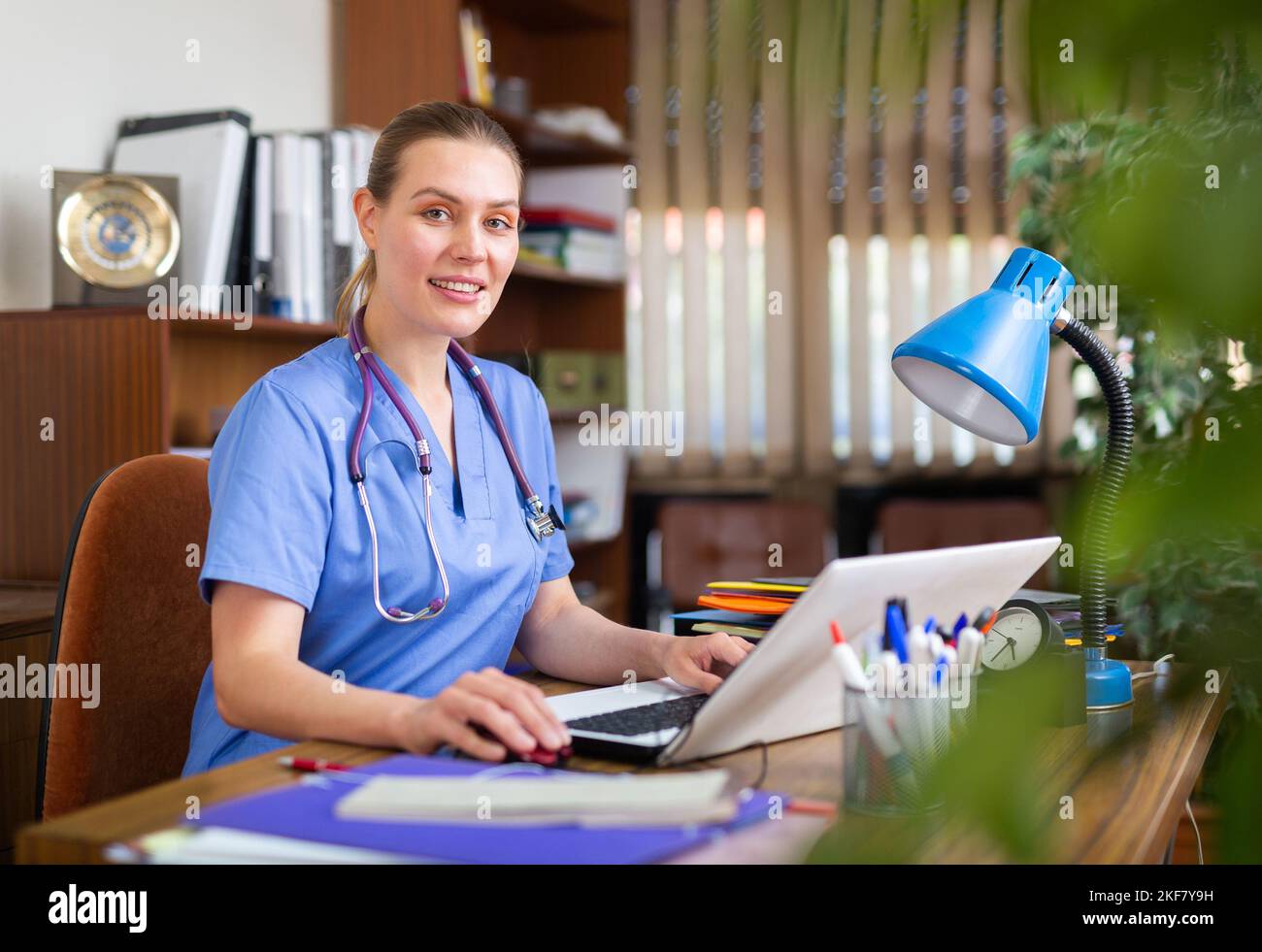 Female patient in desktop doctor hi-res stock photography and images ...