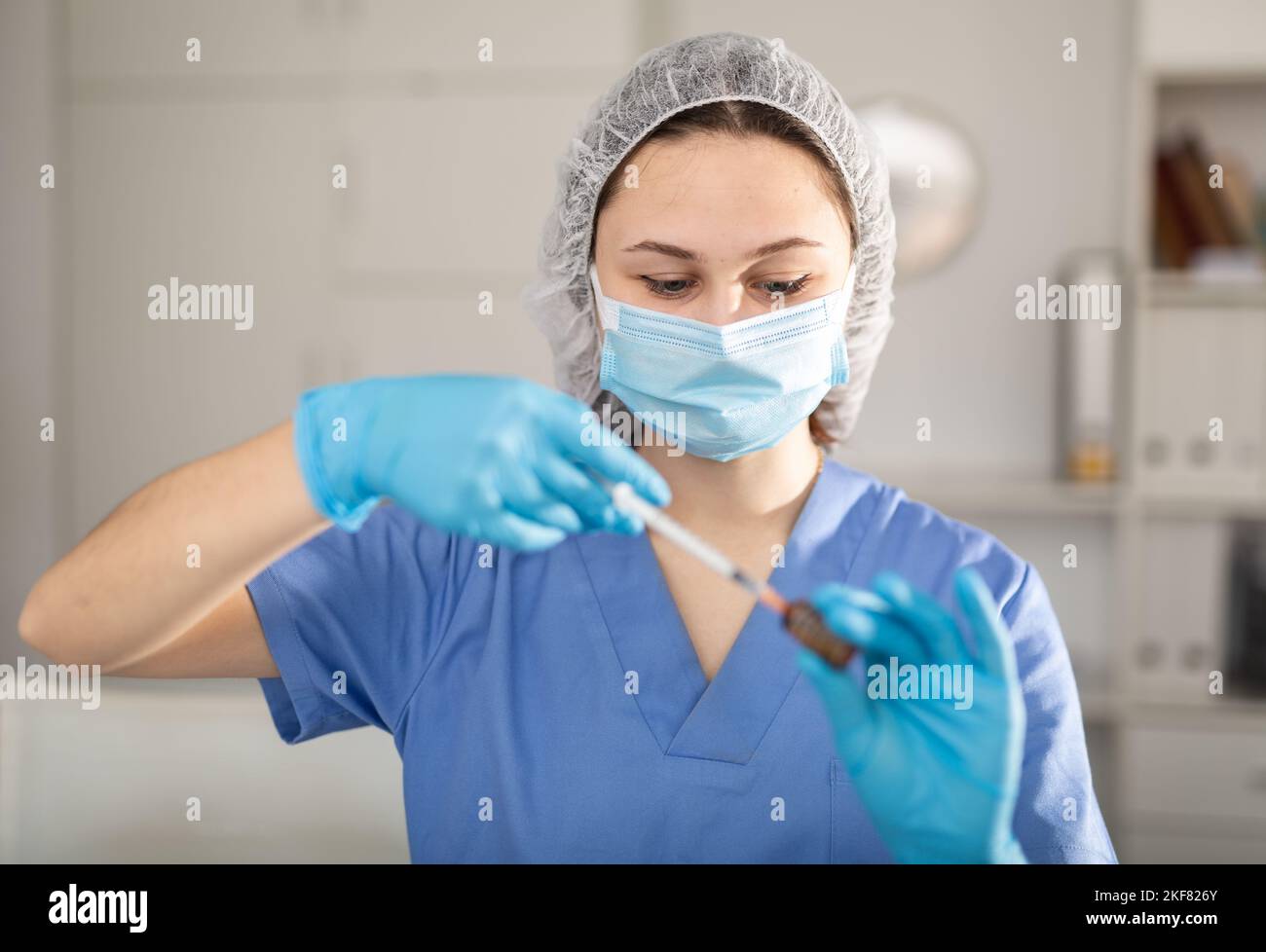 Nurse fills syringe with injection solution Stock Photo - Alamy
