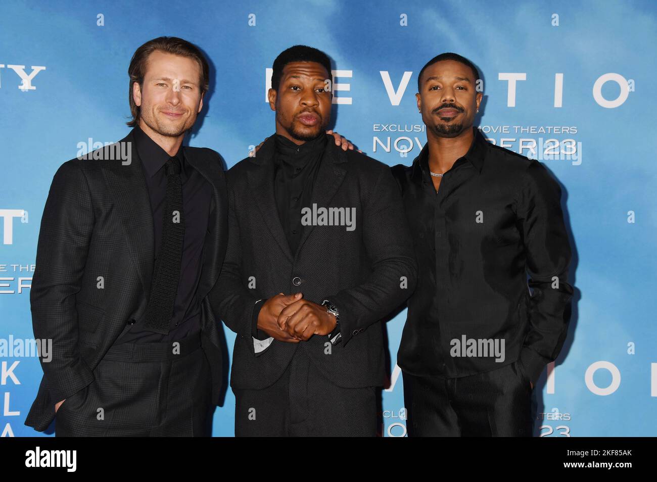 LOS ANGELES, CALIFORNIA - NOVEMBER 15: (L-R) Glen Powell, Jonathan ...