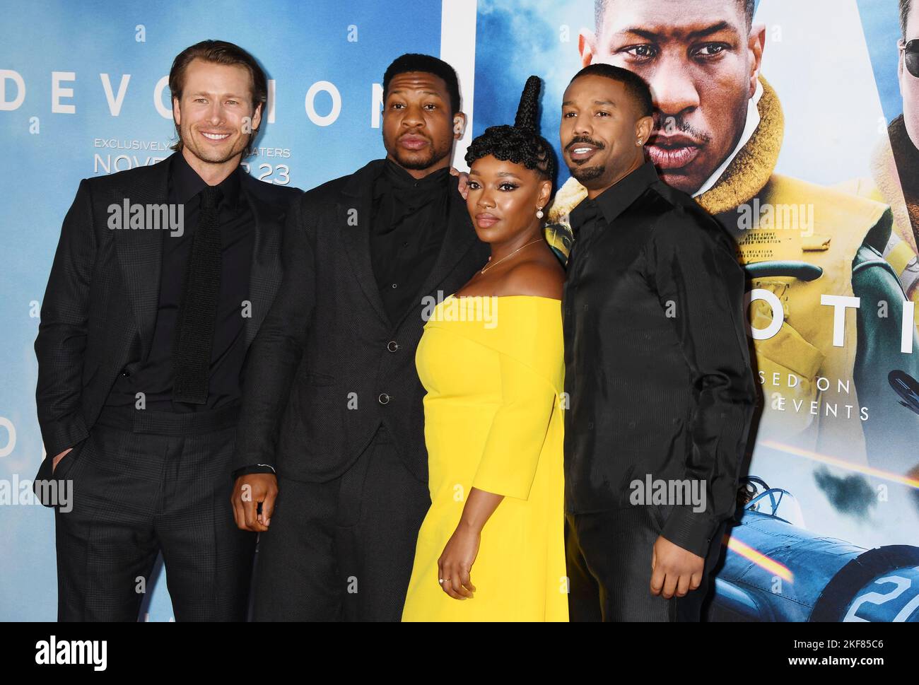 LOS ANGELES, CALIFORNIA - NOVEMBER 15: (L-R) Glen Powell, Jonathan ...