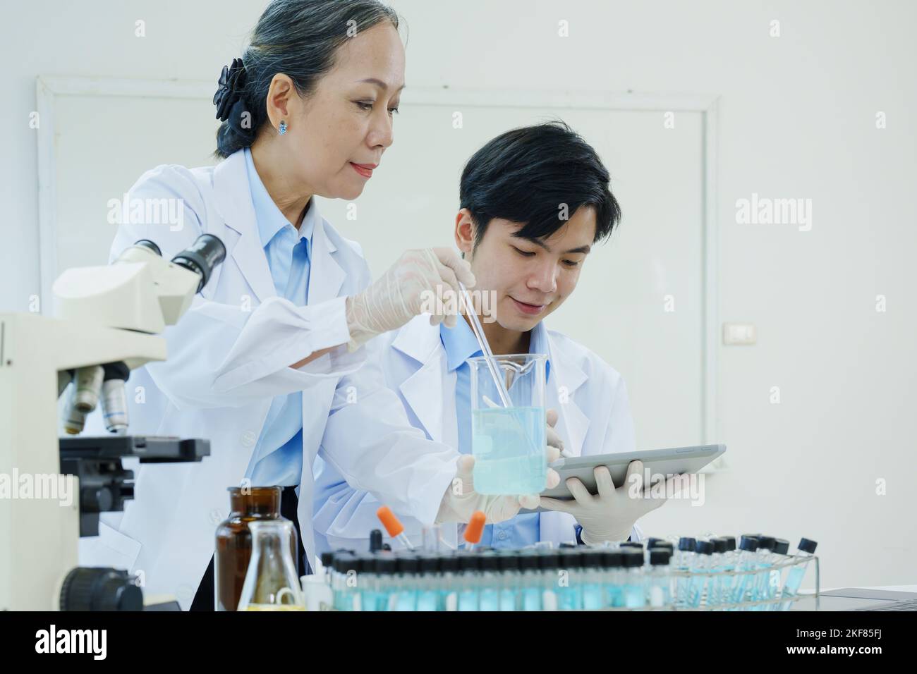 medical research laboratories, scientists Failed research concept Stock Photo - Alamy