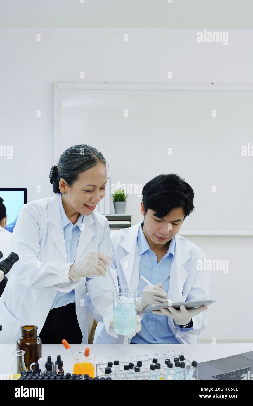 medical research laboratories, scientists Failed research concept Stock Photo - Alamy