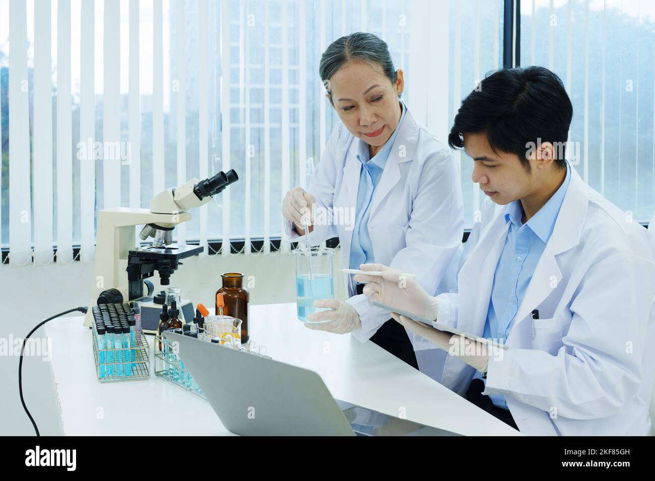 medical research laboratories, scientists Failed research concept Stock Photo - Alamy