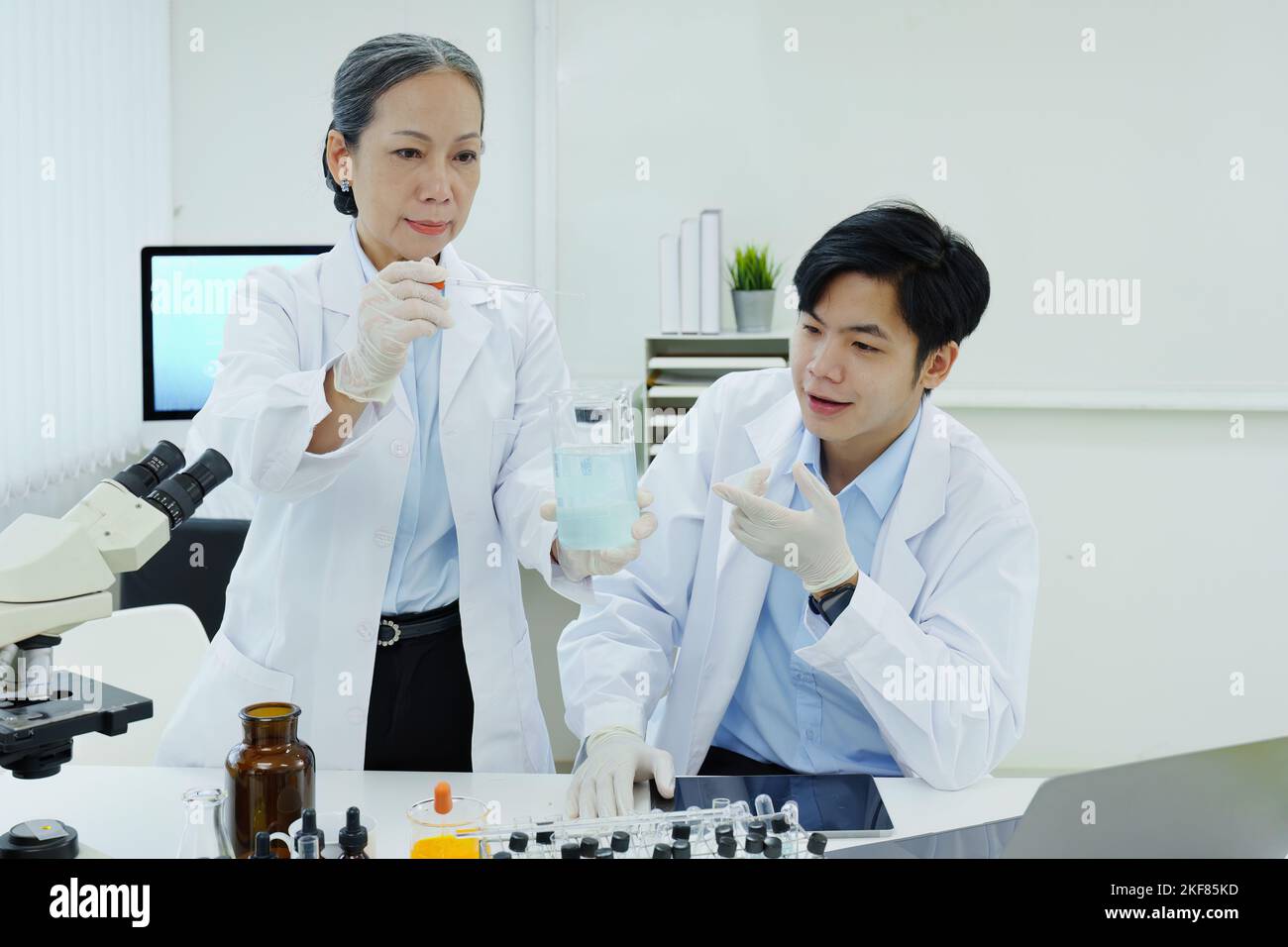 medical research laboratories, scientists Failed research concept Stock Photo - Alamy