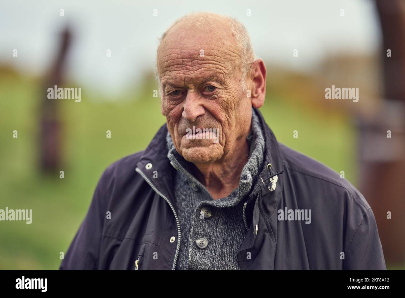 Hasselbach, Germany. 15th Nov, 2022. The sculptor Erwin Wortelkamp ...