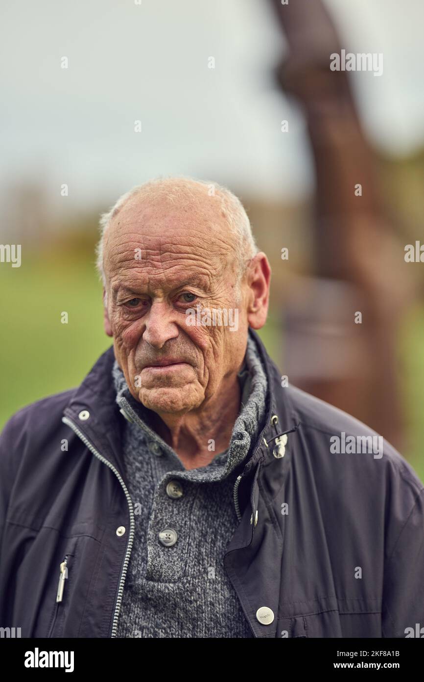 Hasselbach, Germany. 15th Nov, 2022. The sculptor Erwin Wortelkamp ...