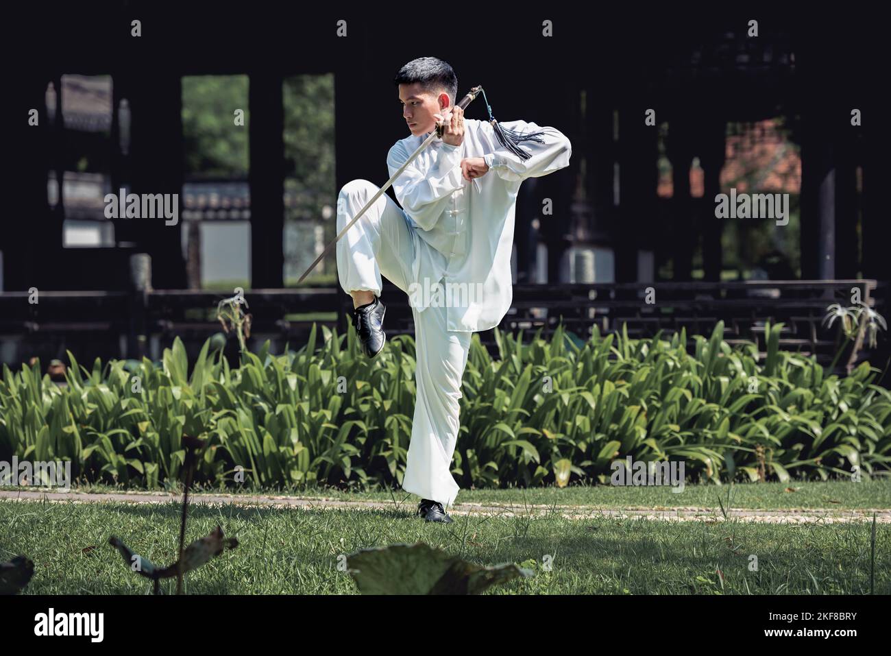 Chinese people practicing tai ji hi-res stock photography and images ...