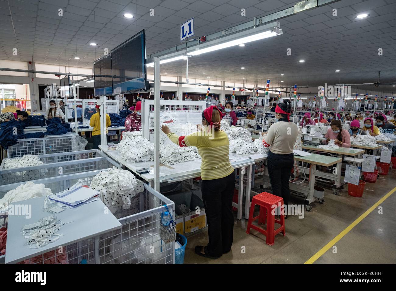 Textile industry cambodia hi-res stock photography and images - Alamy